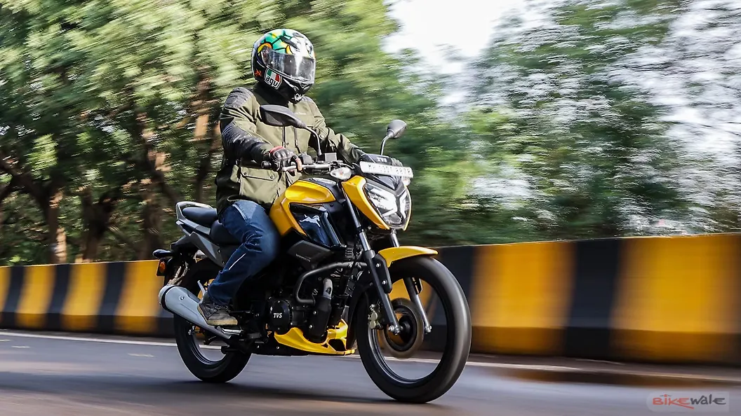 TVS Raider 125 Right Front Three Quarter Image – BikeWale