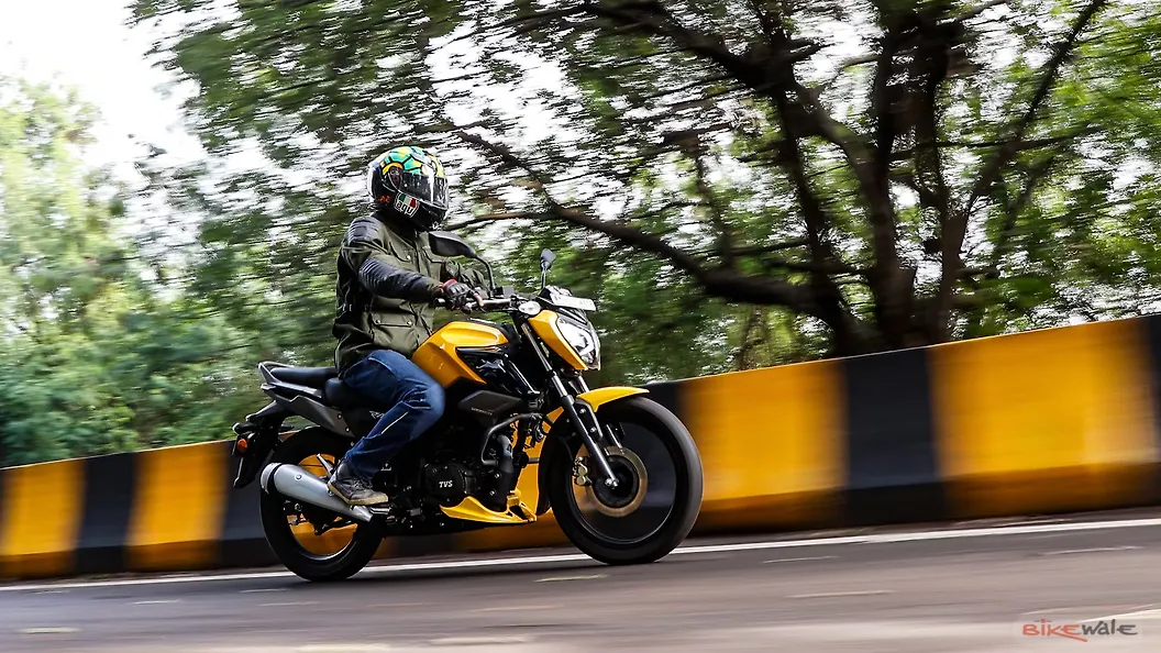 TVS Raider 125 Right Front Three Quarter Image – BikeWale