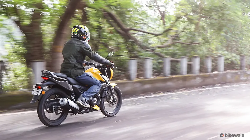 TVS Raider 125 Rear View Image – BikeWale