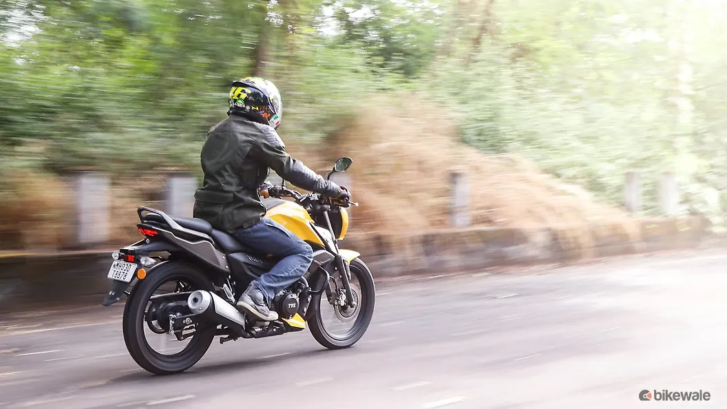 TVS Raider 125 Right Front Three Quarter Image – BikeWale