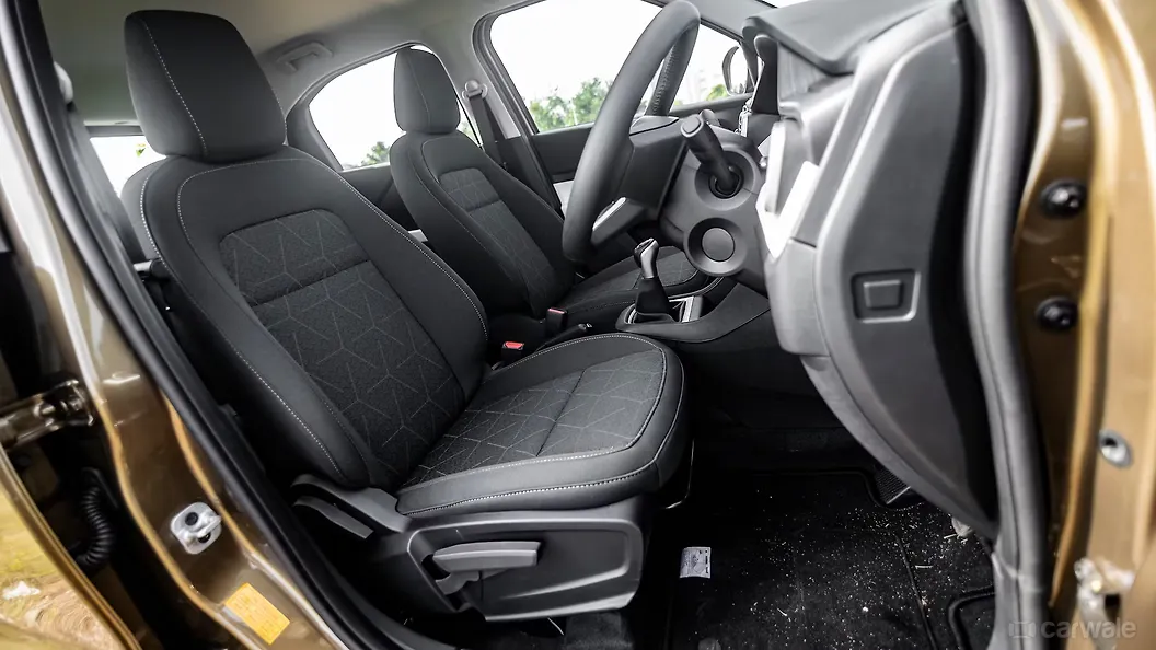 Punch Front Row Seats Image, Punch Photos in India - CarWale