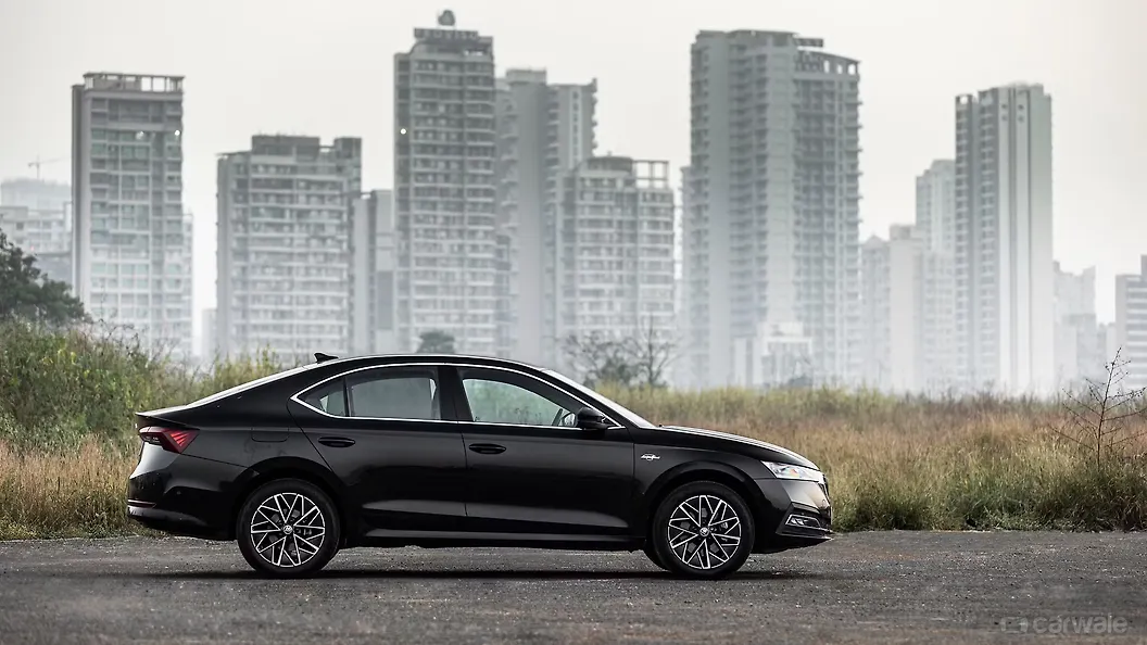 Octavia Left Side View Image, Octavia Photos in India - CarWale