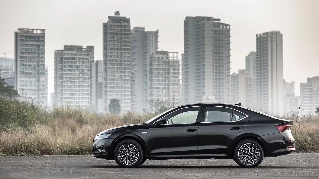 Octavia Left Side View Image, Octavia Photos in India - CarWale