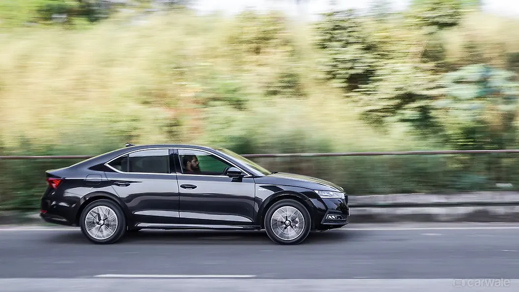 Octavia Left Side View Image, Octavia Photos in India - CarWale