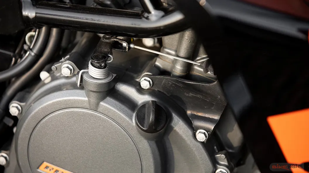 KTM RC 200 Engine From Right Image – BikeWale