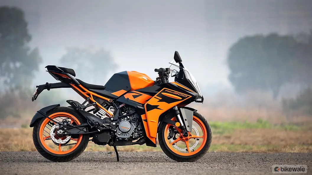 KTM RC 200 Right Side View Image – BikeWale