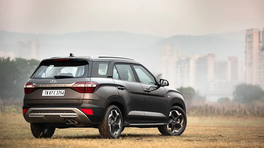 Alcazar Right Rear Three Quarter Image, Alcazar Photos in India - CarWale