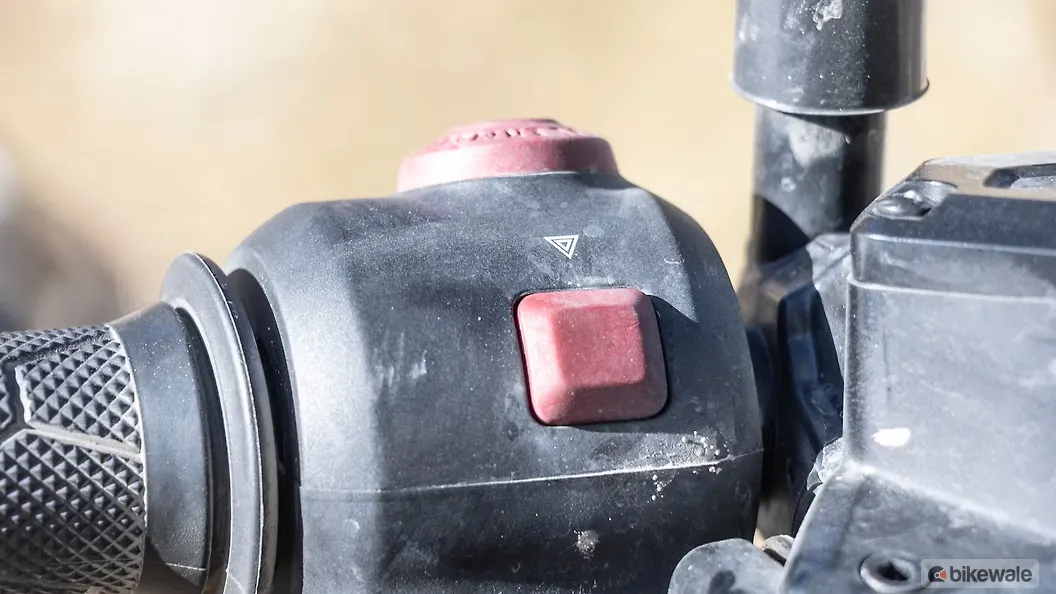 Royal Enfield Himalayan 450 Hazard Warning Lights Switch Image – BikeWale
