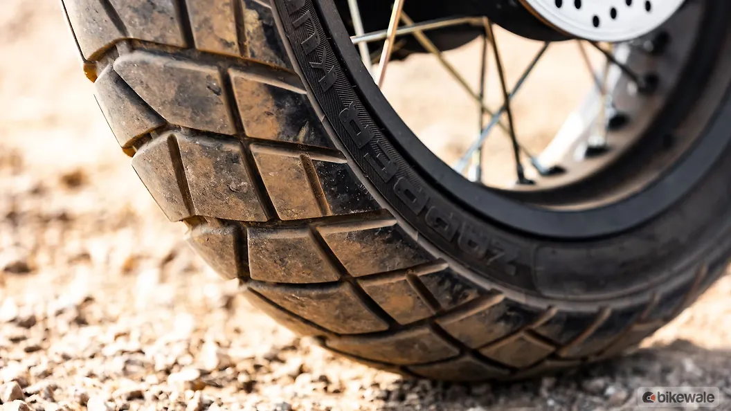 Yezdi Scrambler Rear Wheel Image – BikeWale