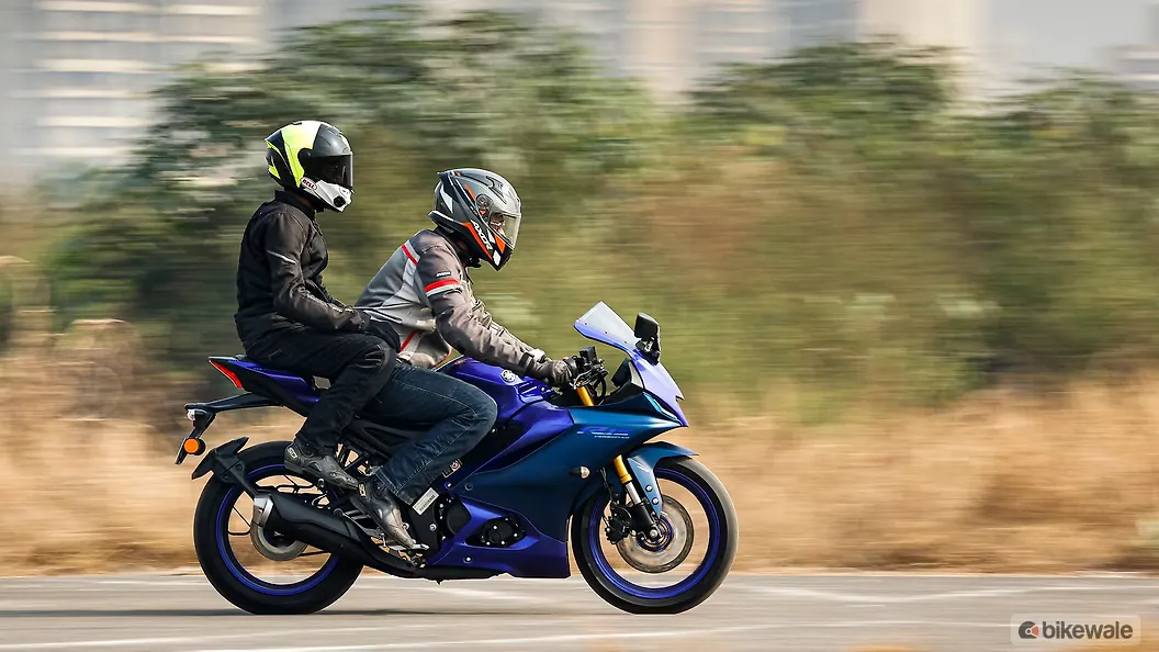 Yamaha R15 V4 Right Side View Image – BikeWale