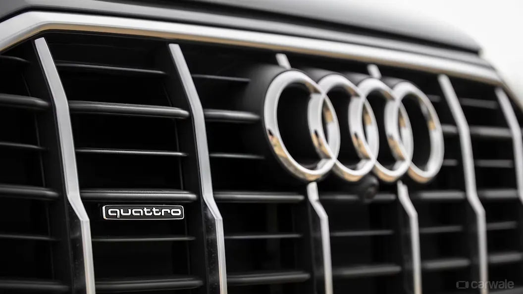 Q7 Front Logo Image, Q7 Photos in India - CarWale