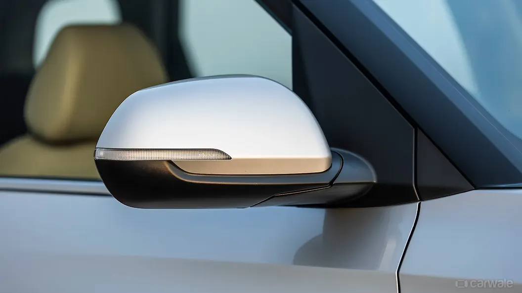 Carens ORVM Blinker Image, Carens Photos in India - CarWale Carens ORVM Blinker Image, Carens Photos in India - CarWale