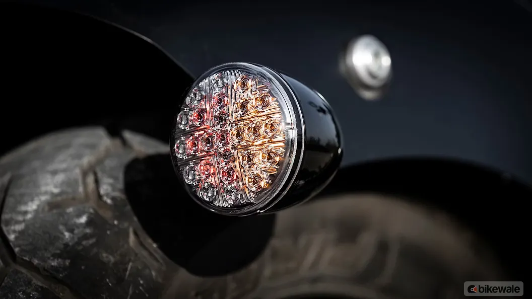 Indian Chief Dark Horse Front Turn Indicators Image – BikeWale