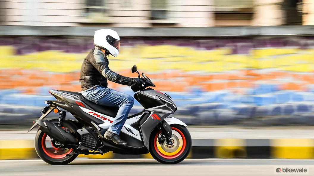 Yamaha Aerox 155 Right Side View Image – BikeWale