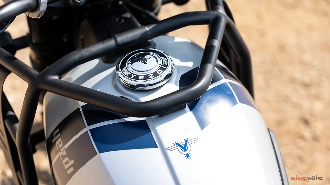 Yezdi Adventure Fuel Tank Image – BikeWale