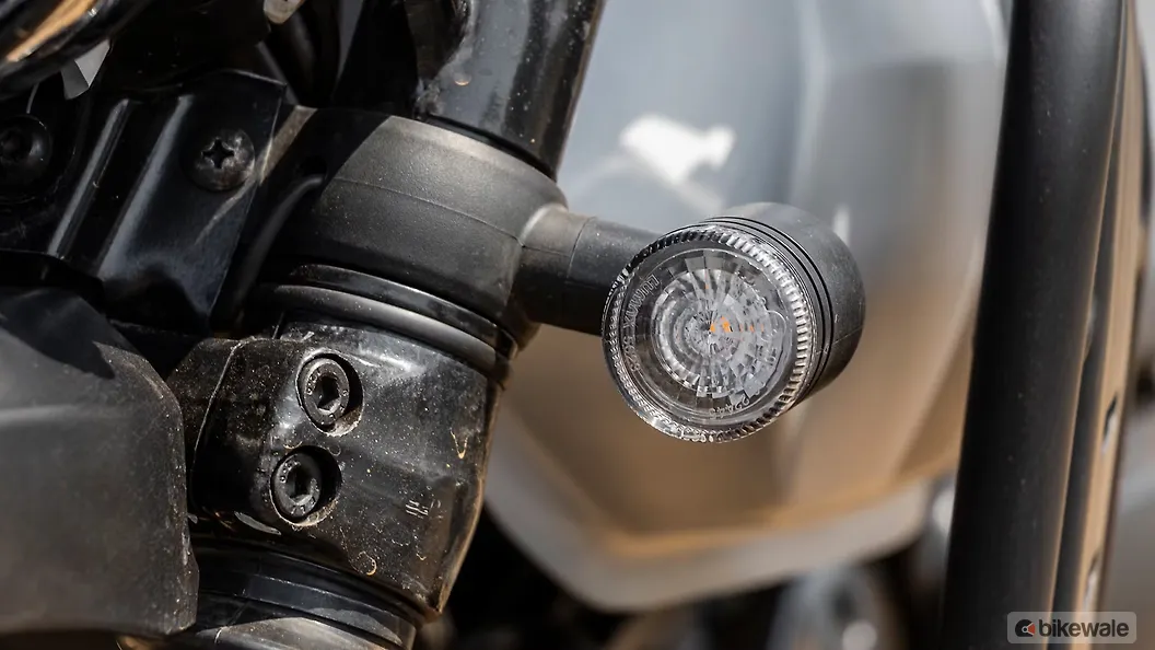 Yezdi Adventure Front Turn Indicators Image – BikeWale
