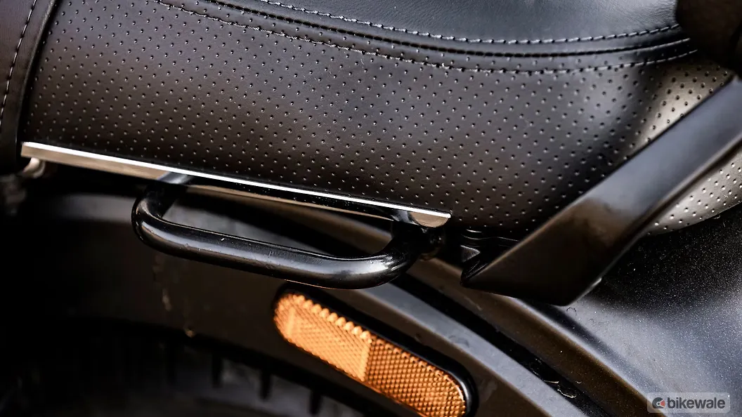 Yezdi Roadster [2024] Bike Seat Image – BikeWale