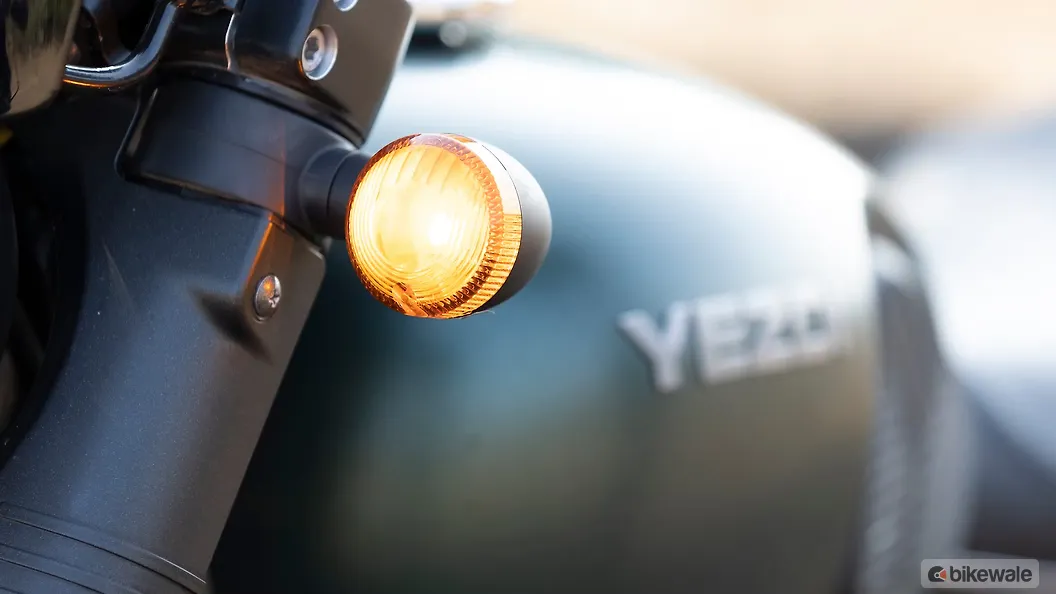 Yezdi Roadster Front Turn Indicators Image – BikeWale