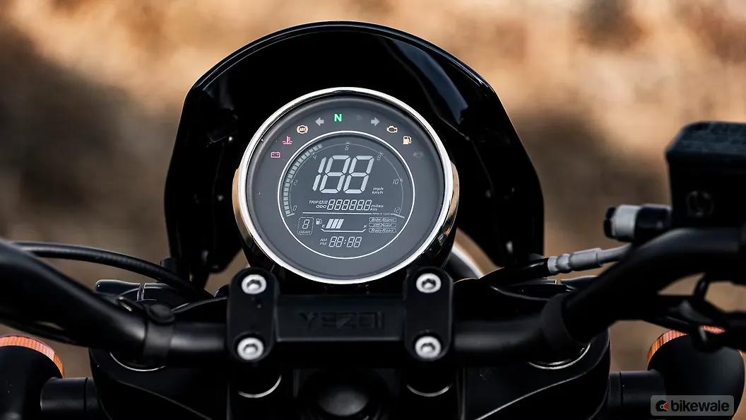 Yezdi Roadster [2024] Instrument Cluster Image – BikeWale