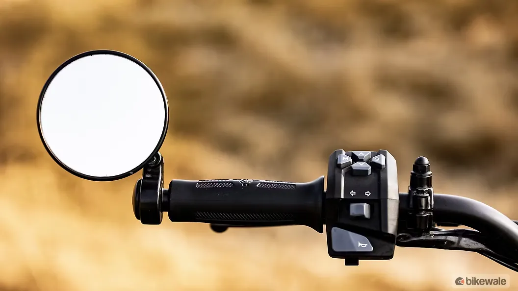 Yezdi Roadster [2024] Rear View Mirror Image – BikeWale