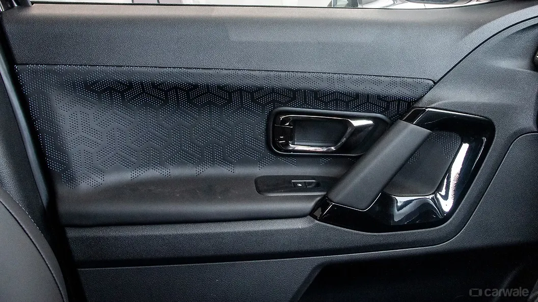 Safari Front Door Handle Image, Safari Photos in India - CarWale