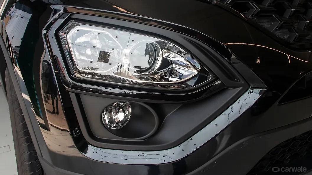 Safari Headlight Image, Safari Photos in India - CarWale