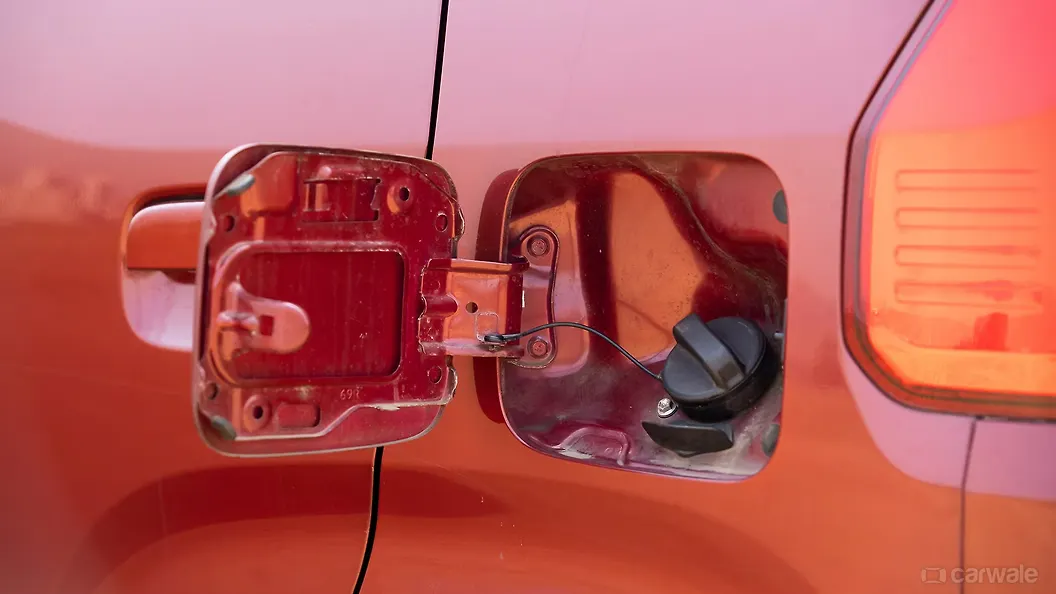 Wagon R Open Fuel Lid Image, Wagon R Photos in India - CarWale