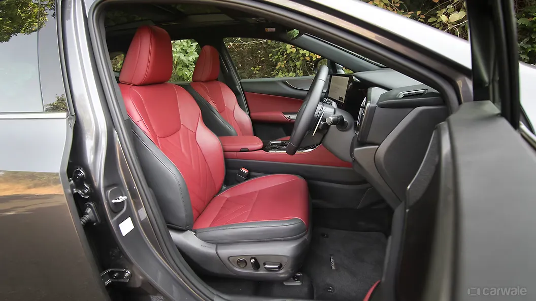 NX Front Row Seats Image, NX Photos in India - CarWale