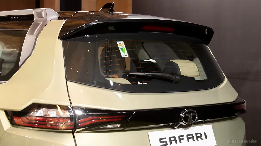 Safari Rear Windshield/Windscreen Image, Safari Photos in India - CarWale