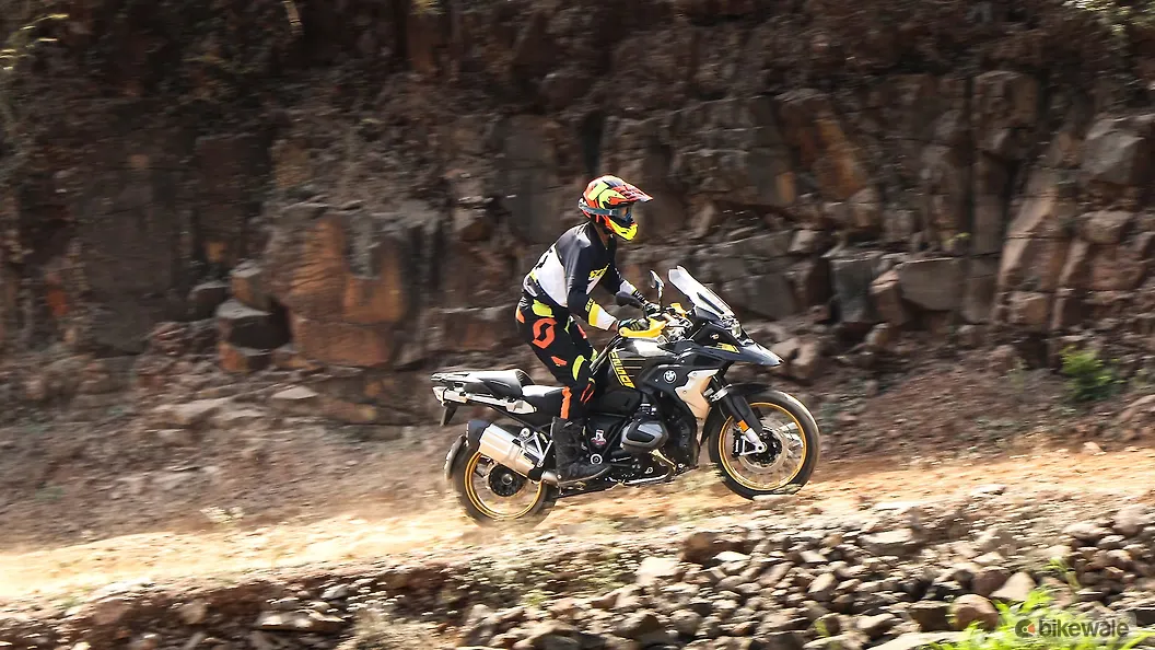 BMW R 1250 GS Left Front Three Quarter Image – BikeWale