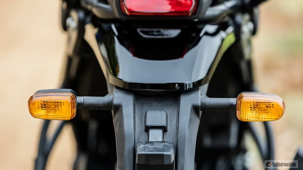 Royal Enfield Scram 411 Rear Turn Indicators Image – BikeWale
