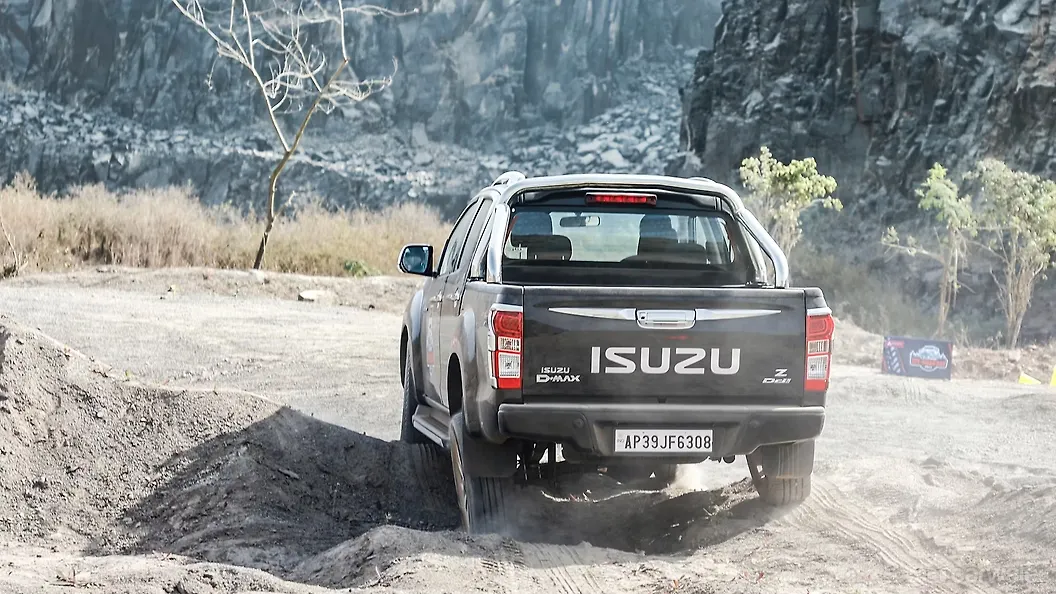 D-Max Rear View Image, D-Max Photos in India - CarWale
