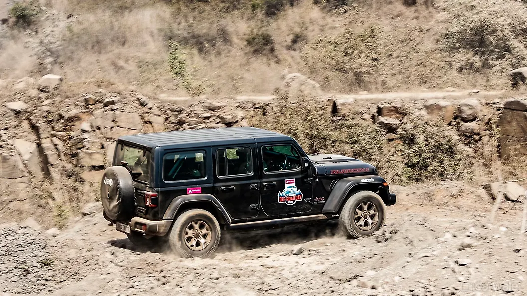 Wrangler Right Side View Image, Wrangler Photos in India - CarWale