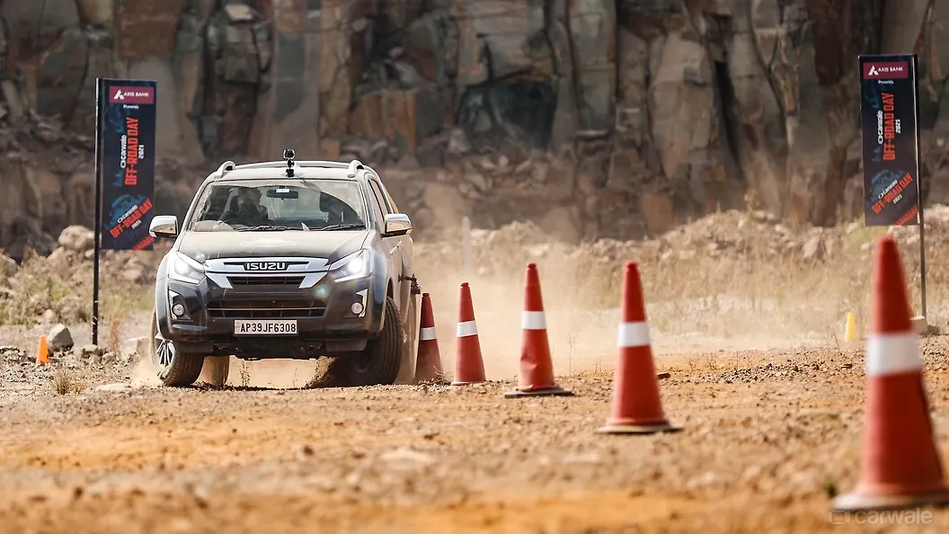 Thar Front View Image, Thar Photos in India - CarWale