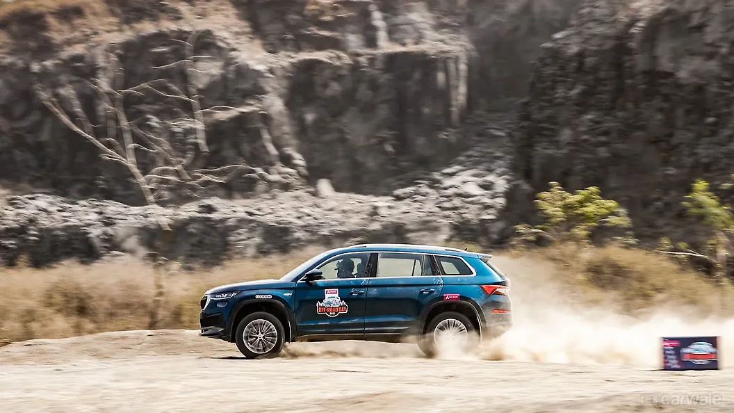 Thar Left Side View Image, Thar Photos in India - CarWale