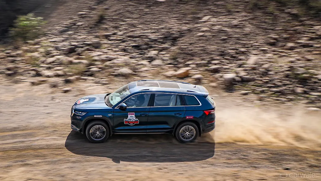 Thar Left Side View Image, Thar Photos in India - CarWale