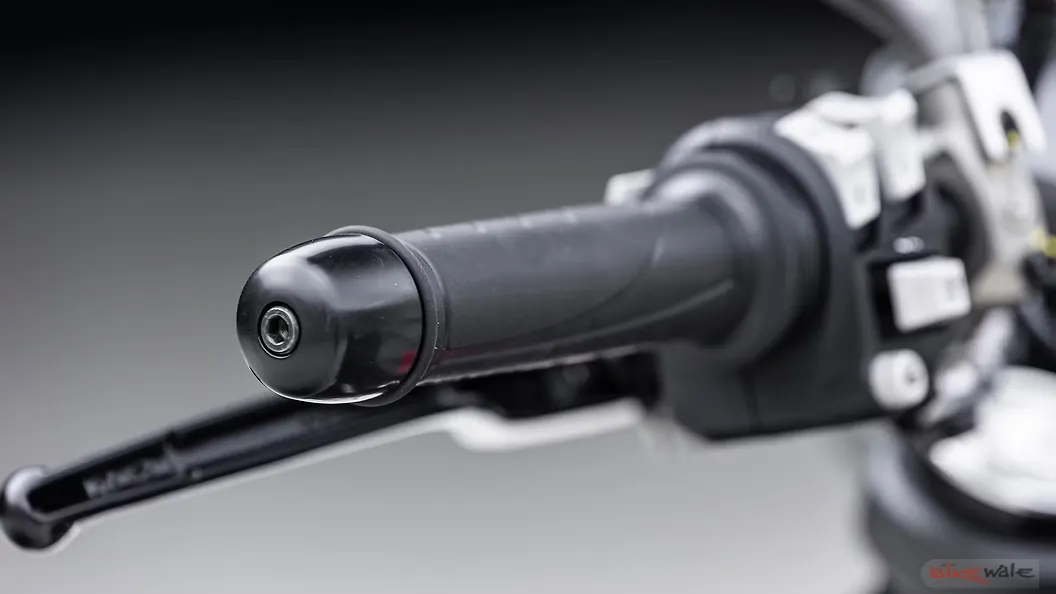 Ducati Monster Handle Bar Image – BikeWale