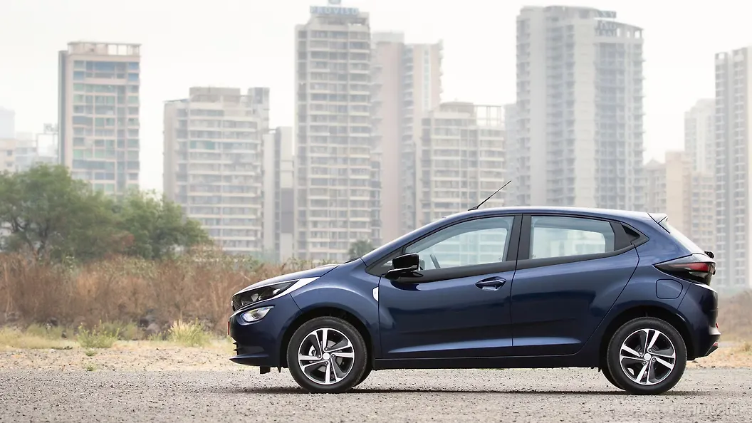 Altroz Left Side View Image, Altroz Photos in India - CarWale