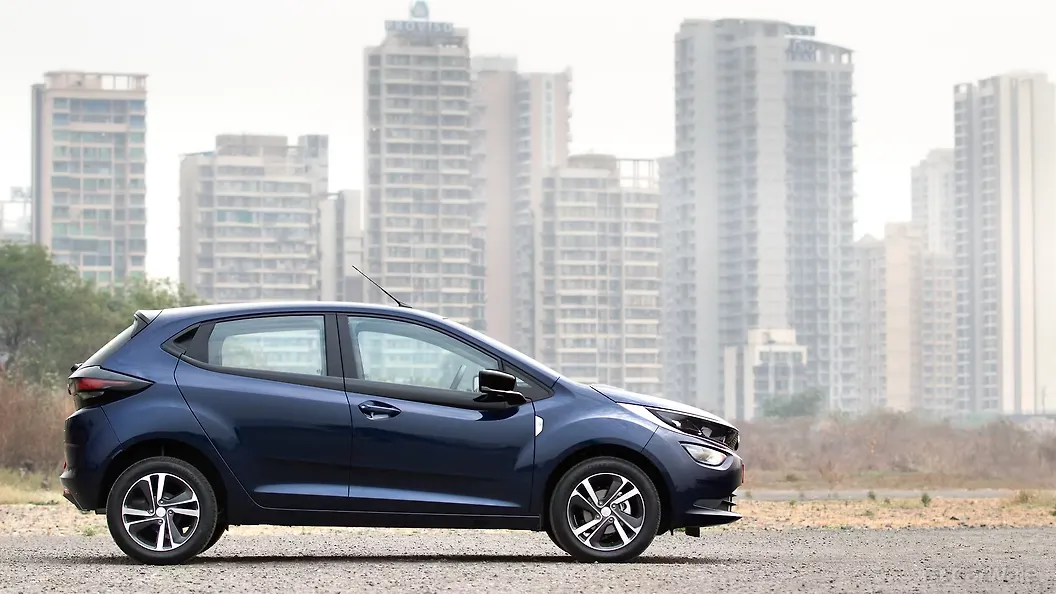 Altroz Right Side View Image, Altroz Photos in India - CarWale