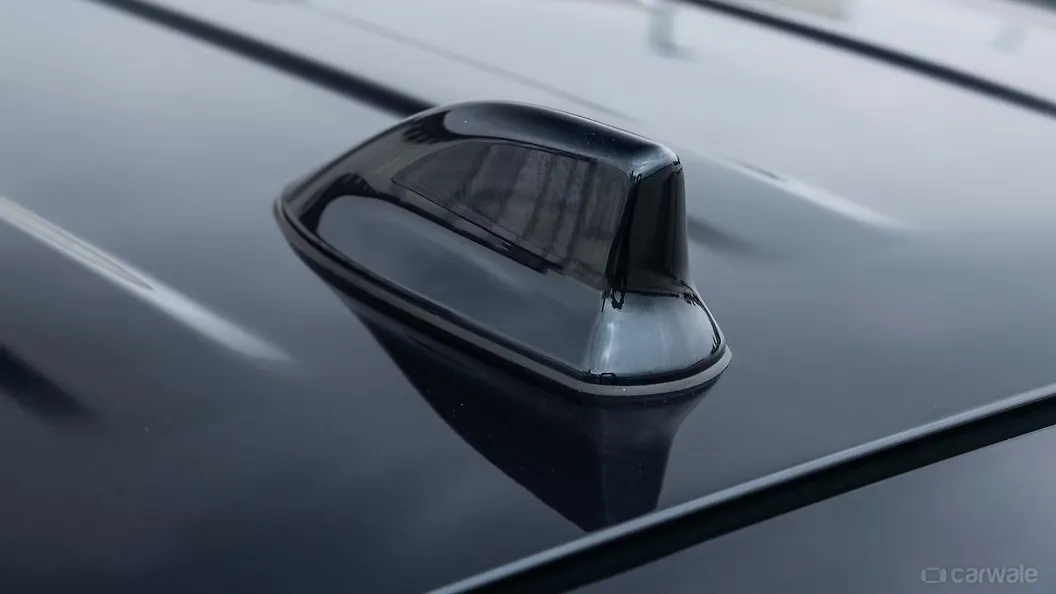 Innova Hycross Antenna Image, Innova Hycross Photos in India - CarWale