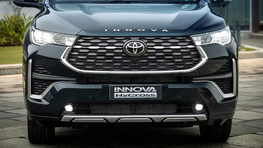 Innova Hycross Grille Image, Innova Hycross Photos in India - CarWale