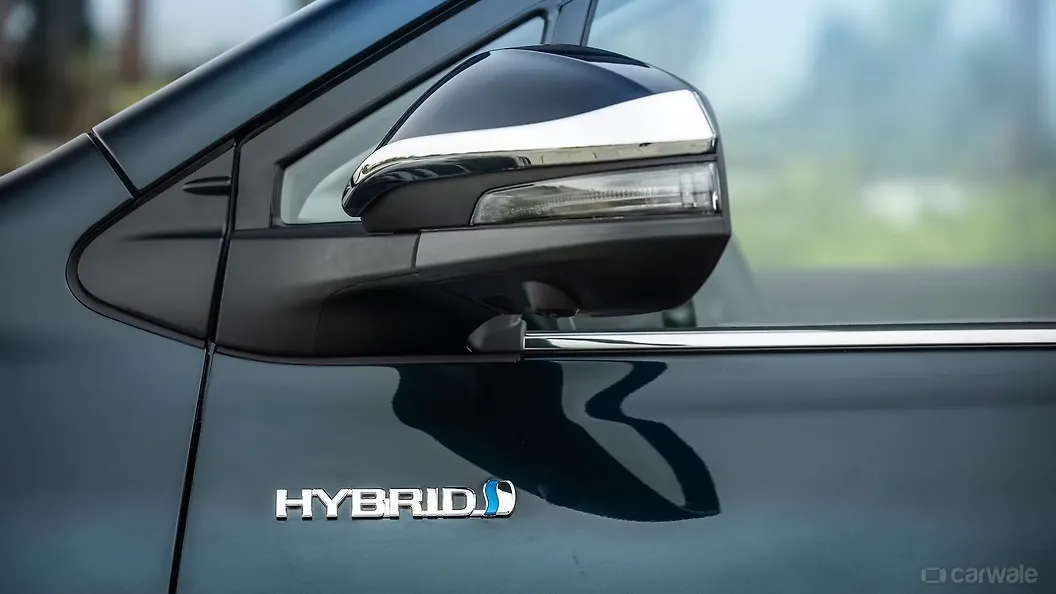 Innova Hycross ORVM Blinker Image, Innova Hycross Photos in India - CarWale