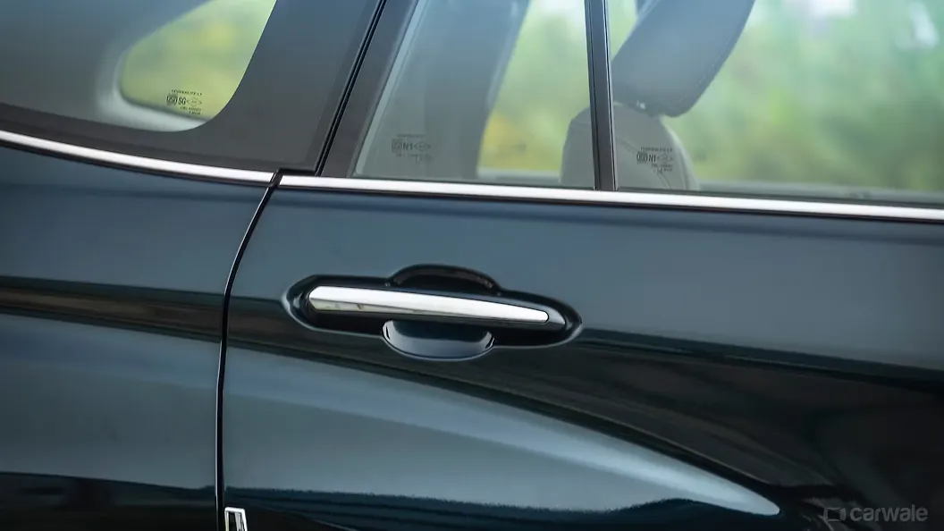 Innova Hycross Rear Door Handle Image, Innova Hycross Photos in India ...