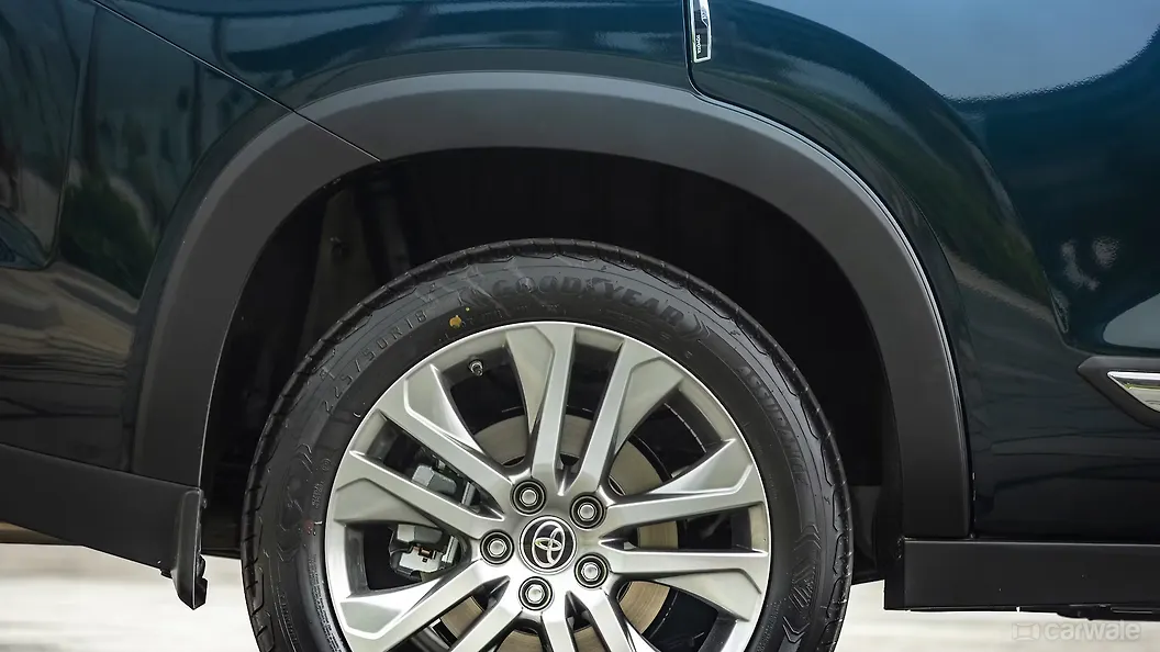 Innova Hycross Rear Fender Image, Innova Hycross Photos in India - CarWale