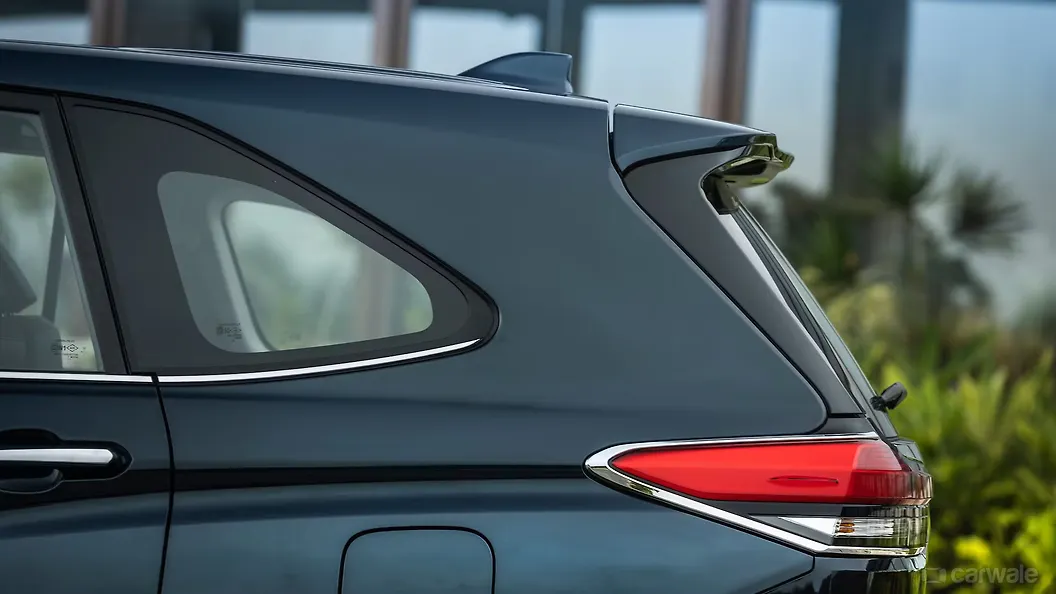 Innova Hycross Rear Quarter Glass Image, Innova Hycross Photos in India ...