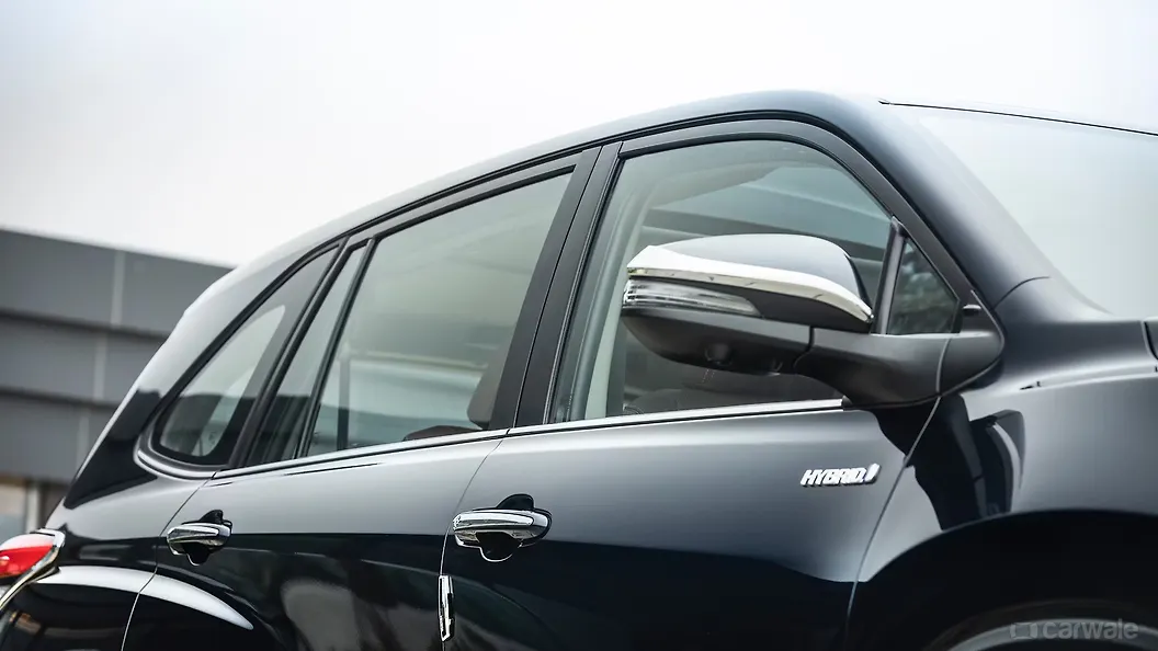 Innova Hycross Side Glass Housing Image, Innova Hycross Photos in India ...