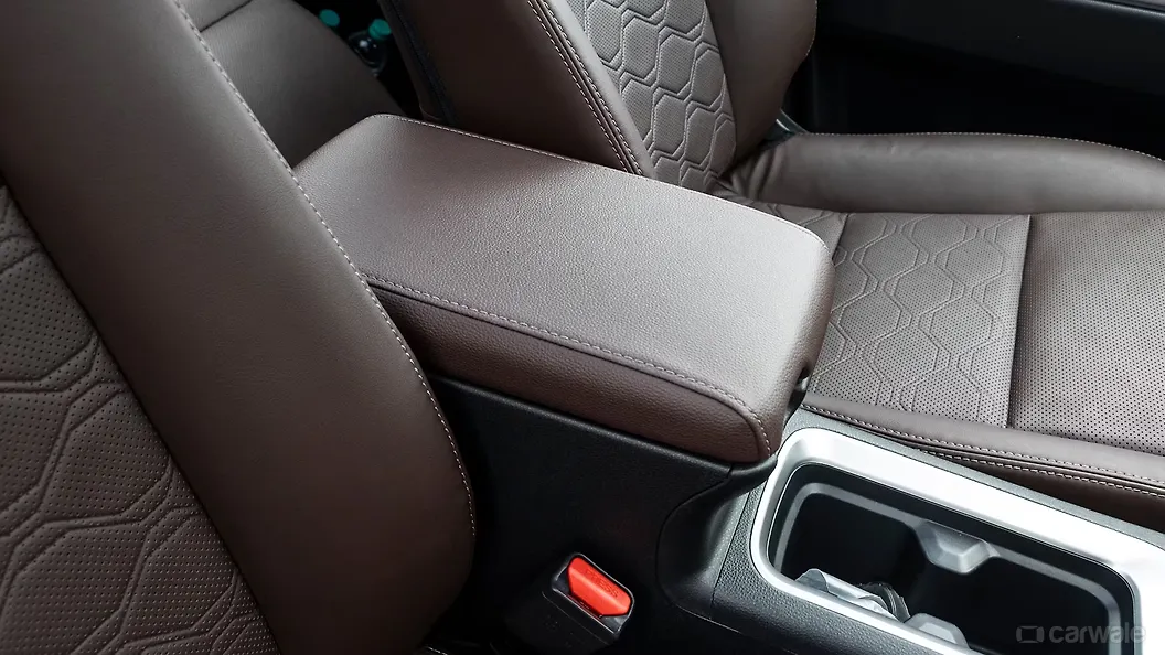 Innova Hycross Front Centre Arm Rest Image, Innova Hycross Photos in ...