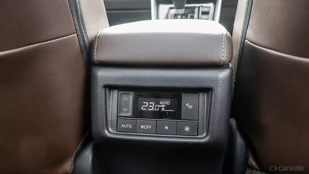 Innova Hycross Rear Row AC Controls Image, Innova Hycross Photos in ...