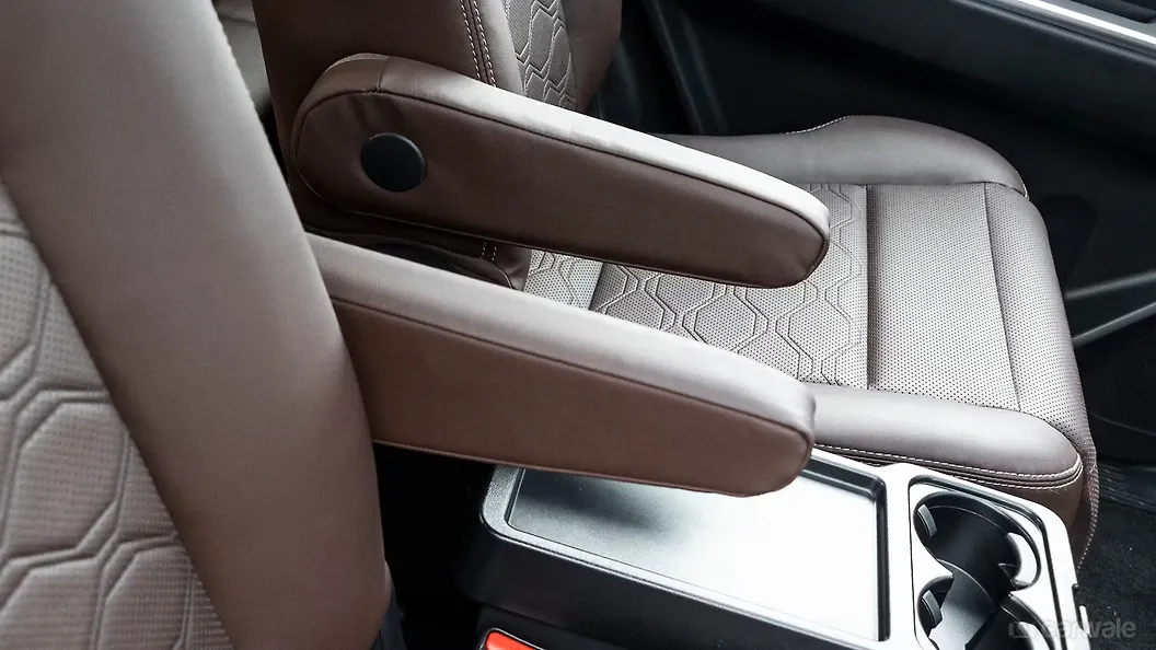 Innova Hycross Second Row Centre Arm Rest Image, Innova Hycross Photos ...