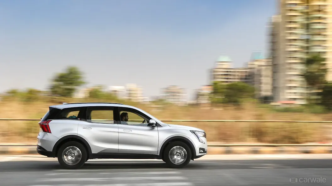 XUV700 Right Side View Image, XUV700 Photos in India - CarWale